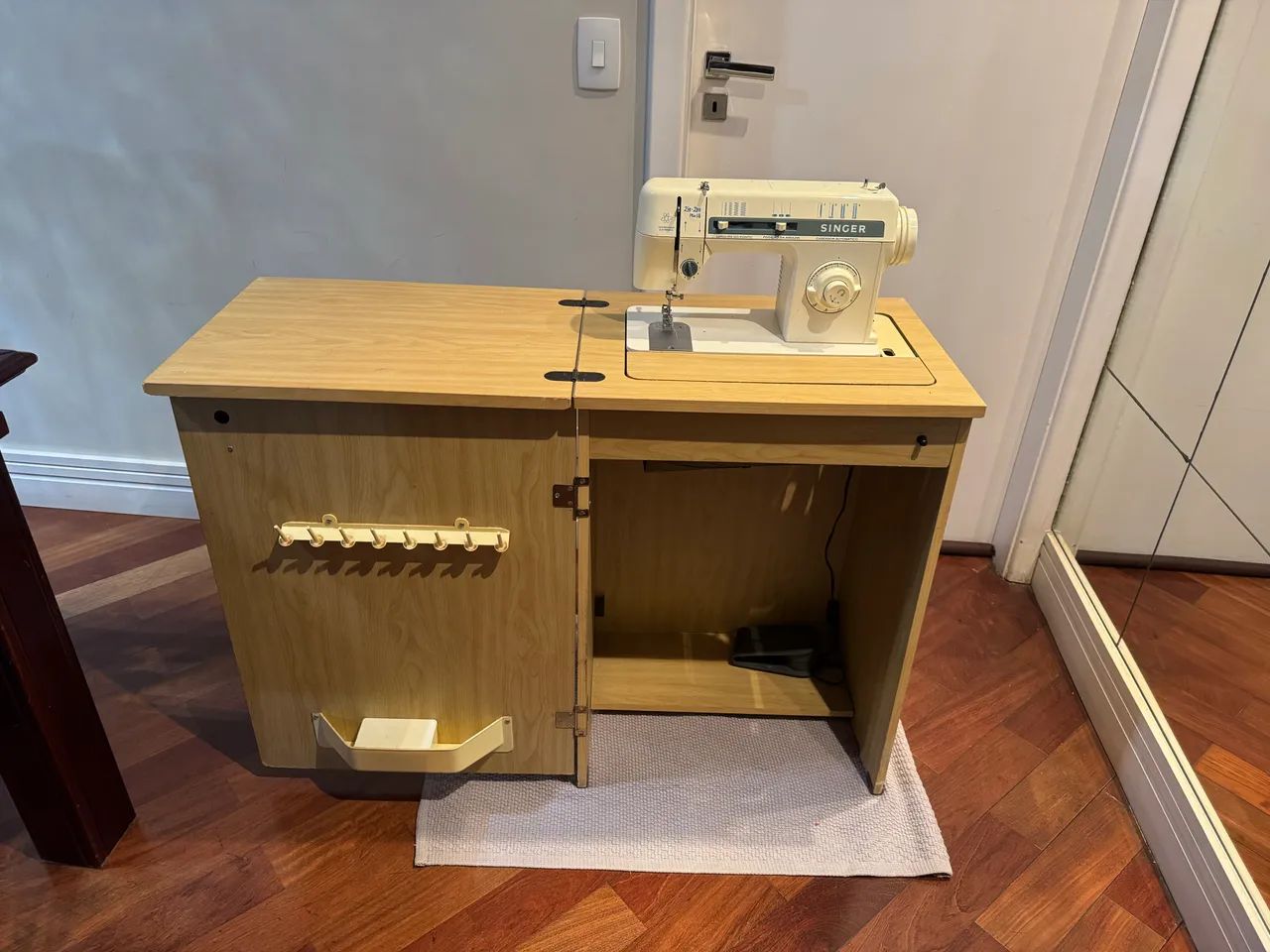 Máquina de costura Singer 2316C com gabinete para colecionador ...