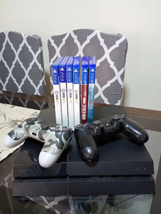 "console ps4 com 2 controles" - Consoles de Vídeo Game no Brasil