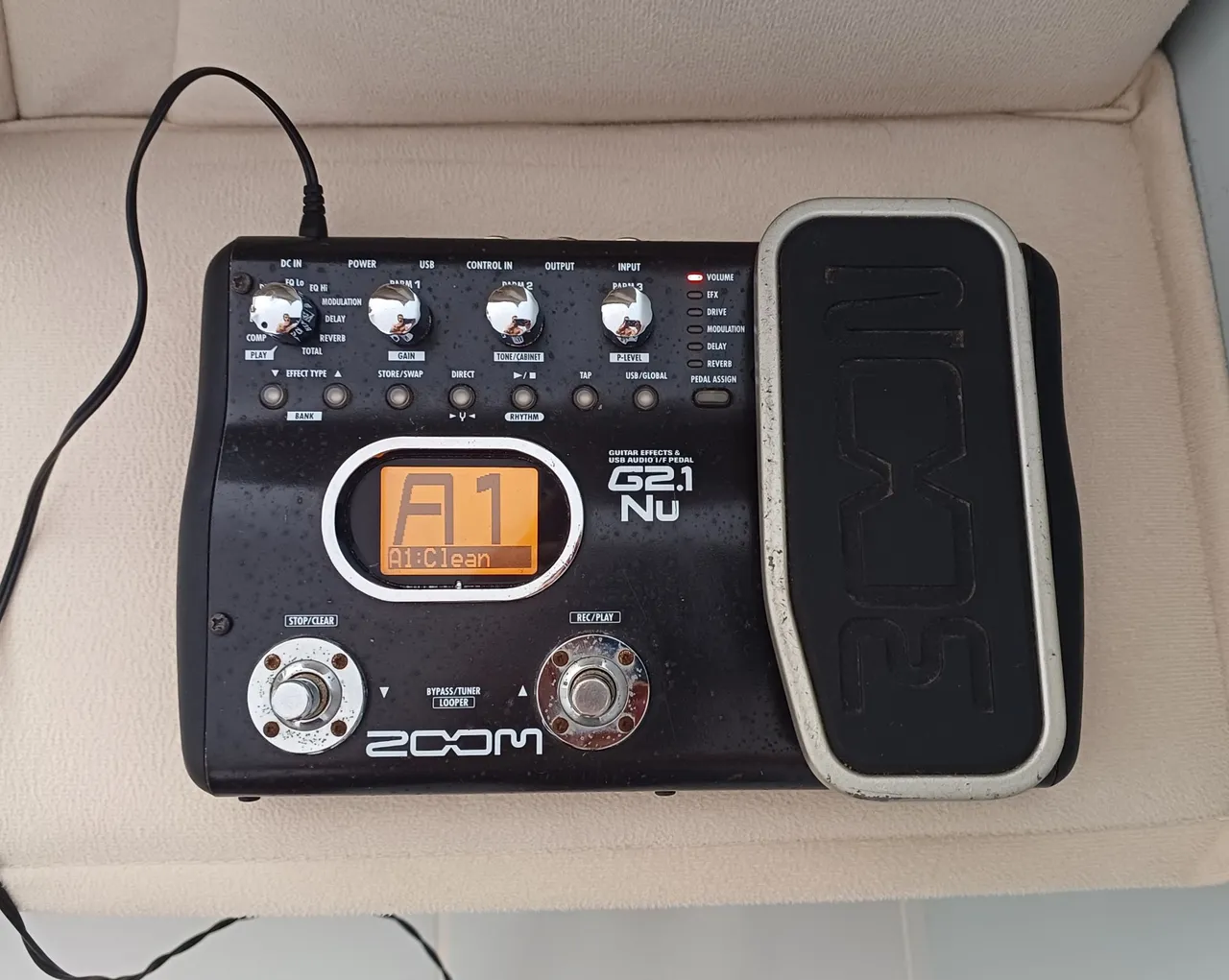 "pedaleira" - Instrumentos musicais no Brasil