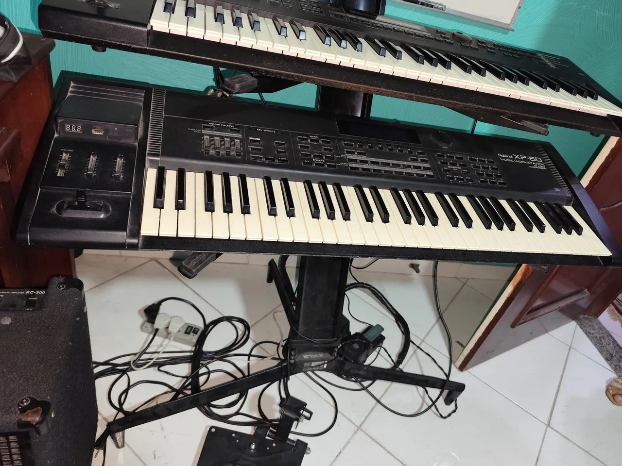 Roland XP-30 64 Voice Expandable Synthesizer - Instrumentos musicais ...