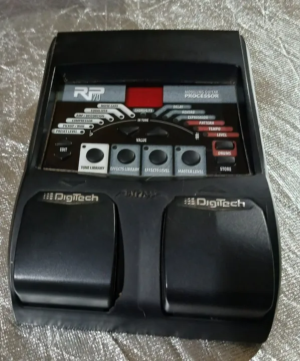 "pedaleira" - Instrumentos musicais no Brasil