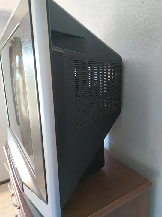 "tv de tubo" - TVs no Brasil