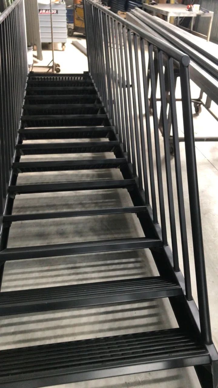 Escada metálica - Portas e Janelas - Vargem Grande, Pinhais 1471996091 ...