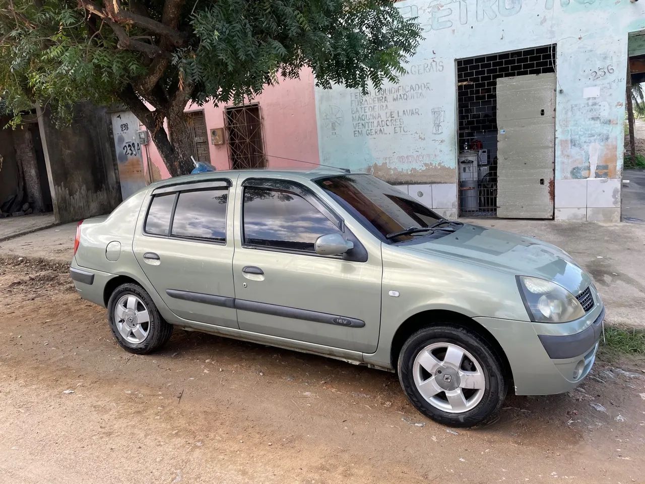 RENAULT CLIO 2004 Usados e Novos