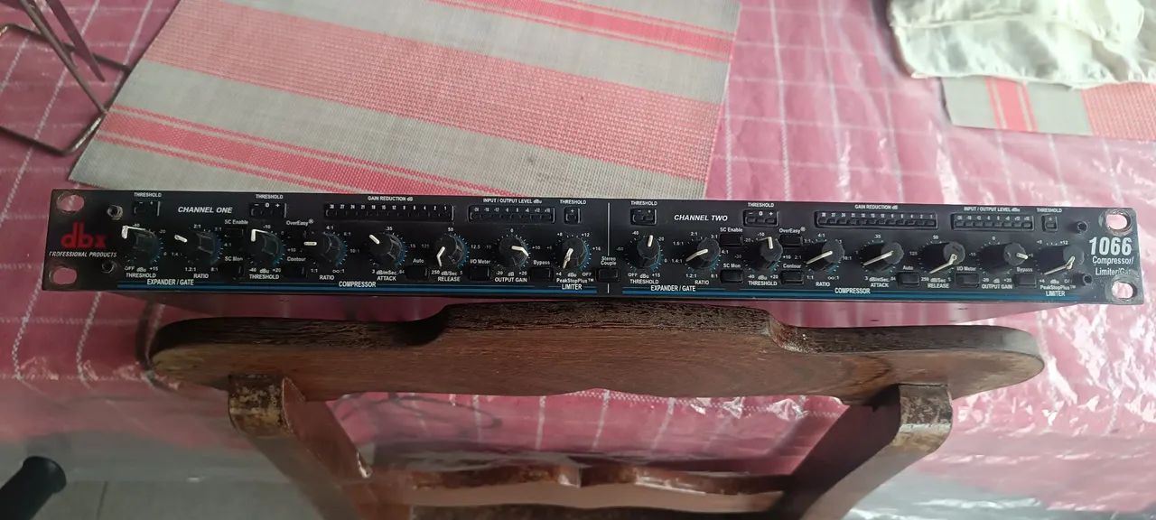 Processador de Áudio Dbx 1066 Compressor/Limiter/Gate. R$1.500,00 - Aparelhos de Som - Arembepe ...