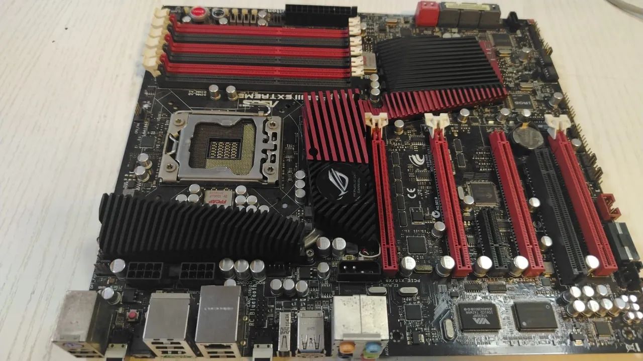 ASUS Rampage III Extreme - Placa-Mãe Gamer / Workstation - Semi Nova ...