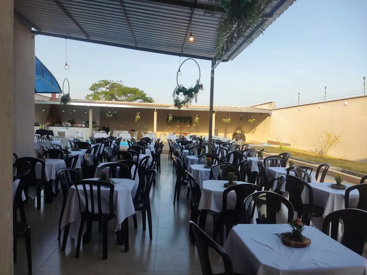 Espaço de eventos com duas salas comerciais em Santa Rosa de Goiás ...