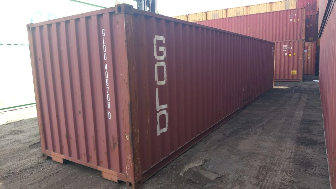 "container de 40 pes" no Brasil