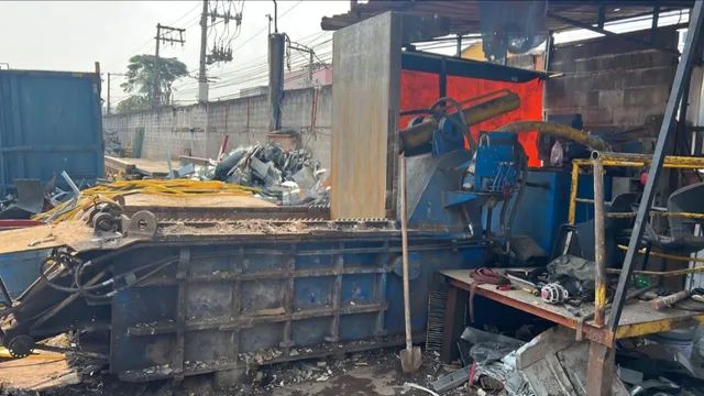 "prensa sucata" no Brasil