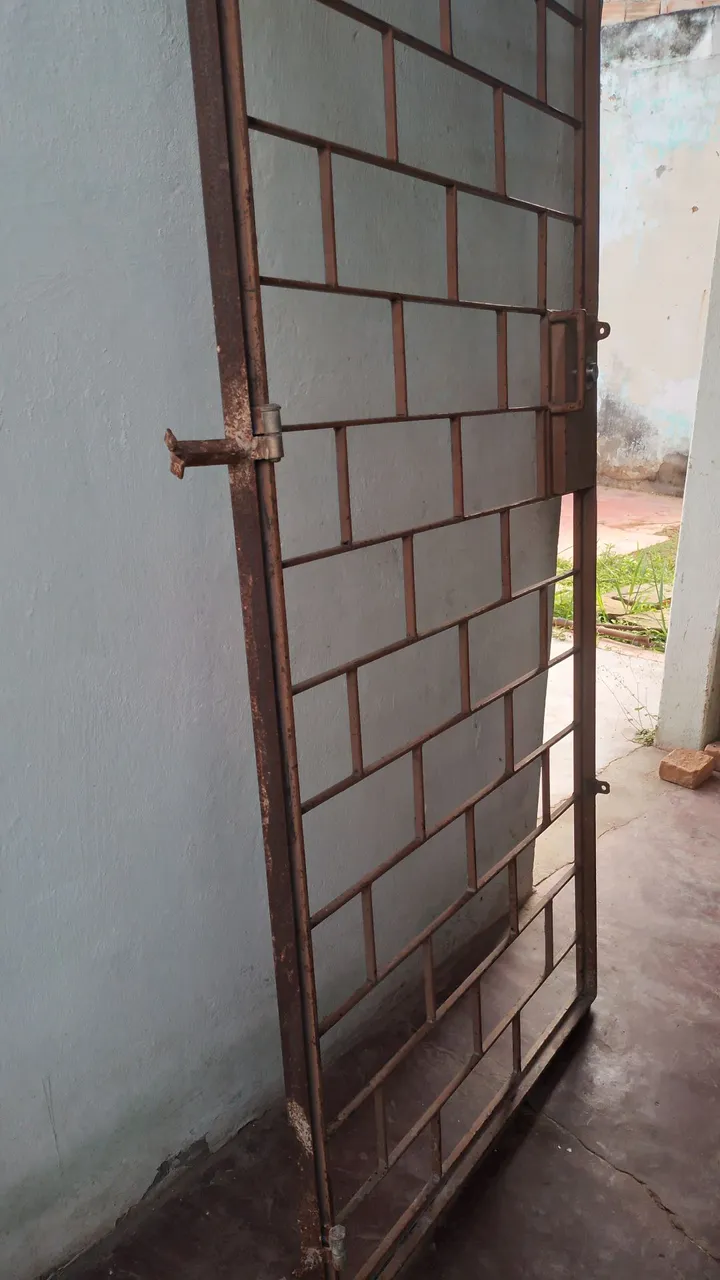 "portao e grade de ferro" - Portas e Janelas no Brasil