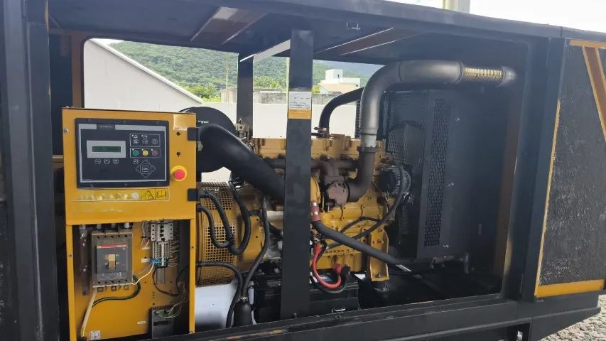 Gerador Caterpillar a diesel Trifásico 220/380V - Outros itens para ...