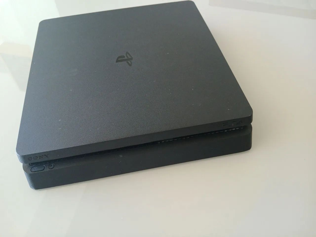 Ps4 slim com um controle + 3 jogos: red dead, FIFA 22 e Detroit become ...
