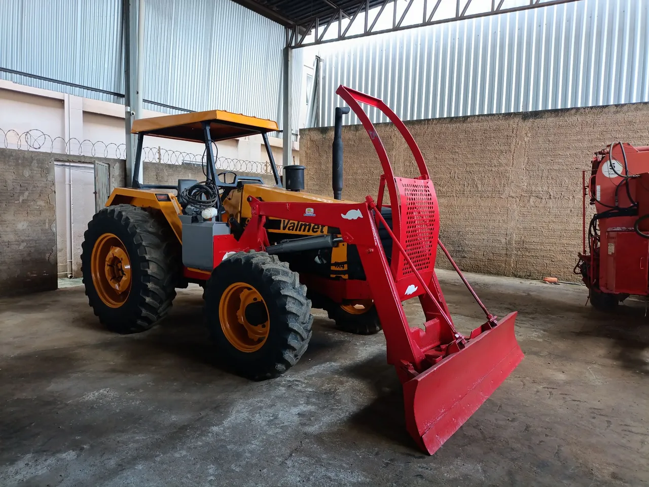 "trator com concha" - Tratores e máquinas agrícolas no Brasil