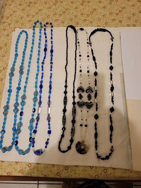 Guias ou colares longos, únicos e com detalhes com peças destaque, em ...