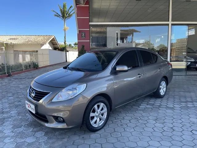 NISSAN VERSA 2013 Usados e Novos