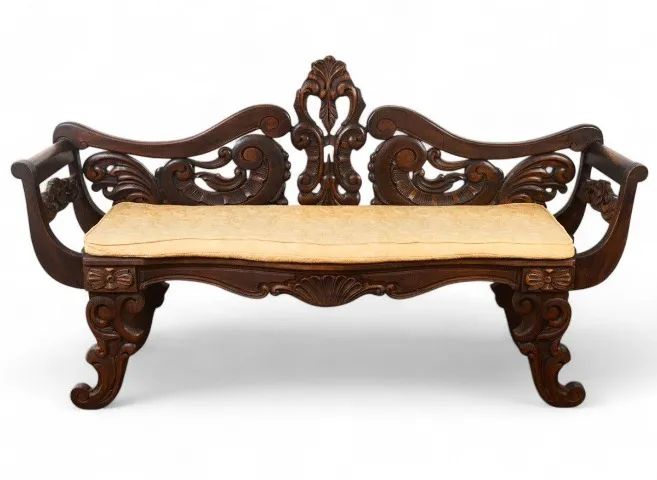Banco canapé em madeira nobre, ricamente entalhado com detalhes ...
