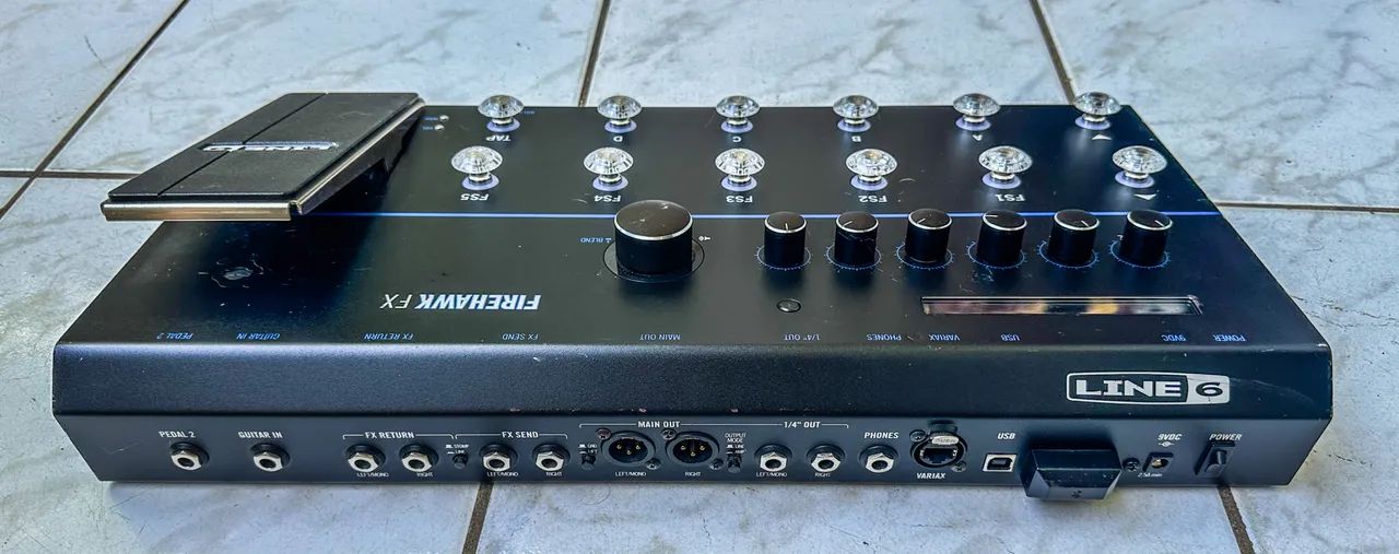 Pedaleira FIREHAWK FX Line 6 com fonte original - Instrumentos musicais ...