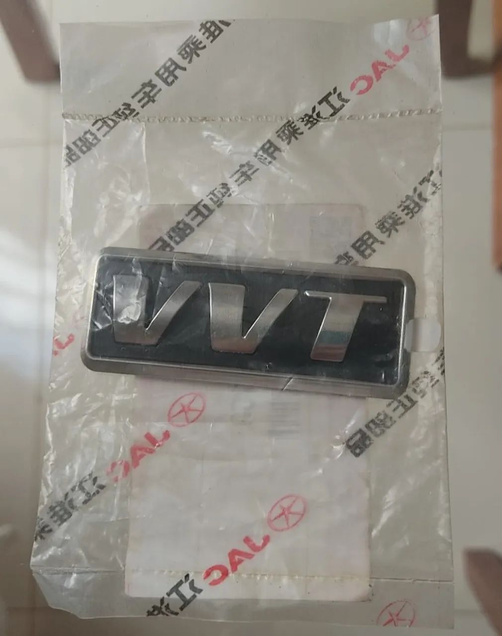 Emblema VVT Jac Motors - Peças para carros, vans e utilitários - Setor ...