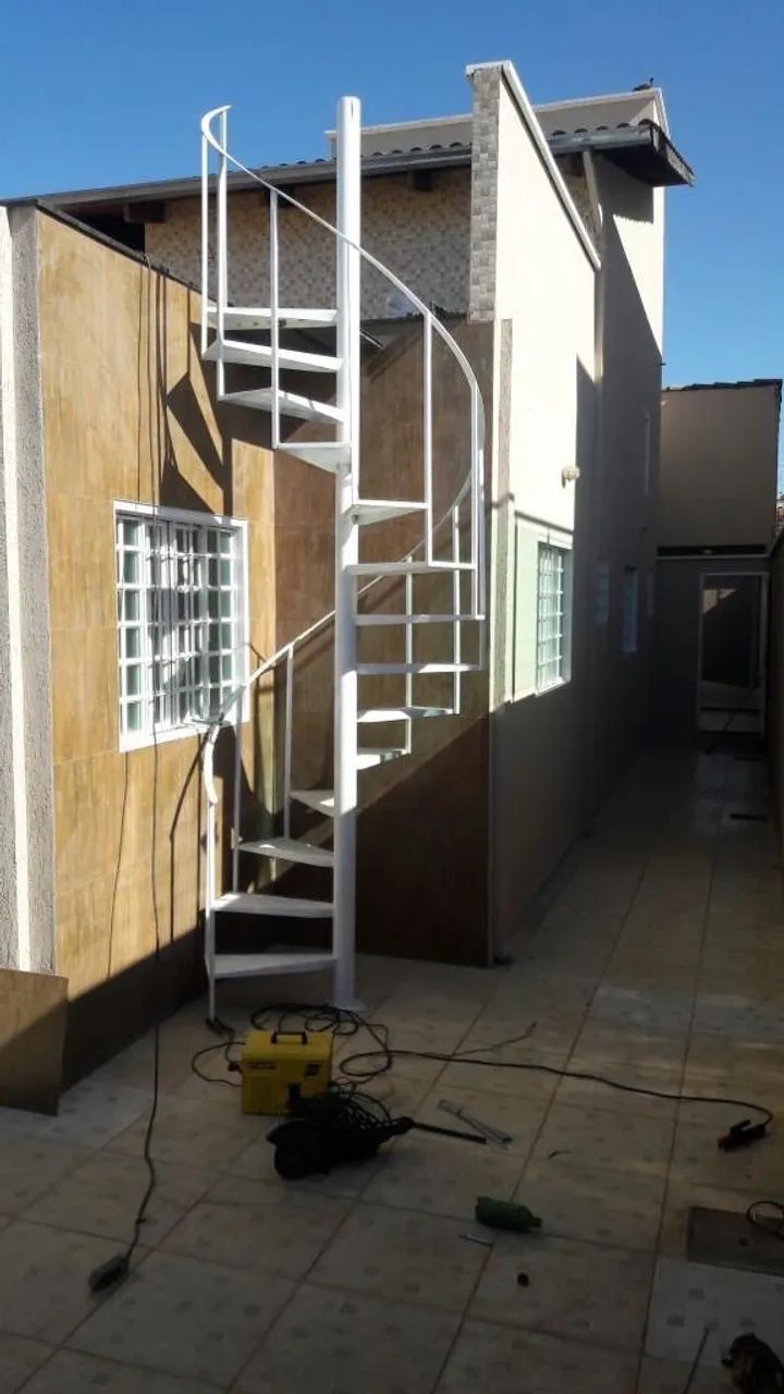Escada aspiral - Portas e Janelas - Setor dos Funcionários, Goiânia ...