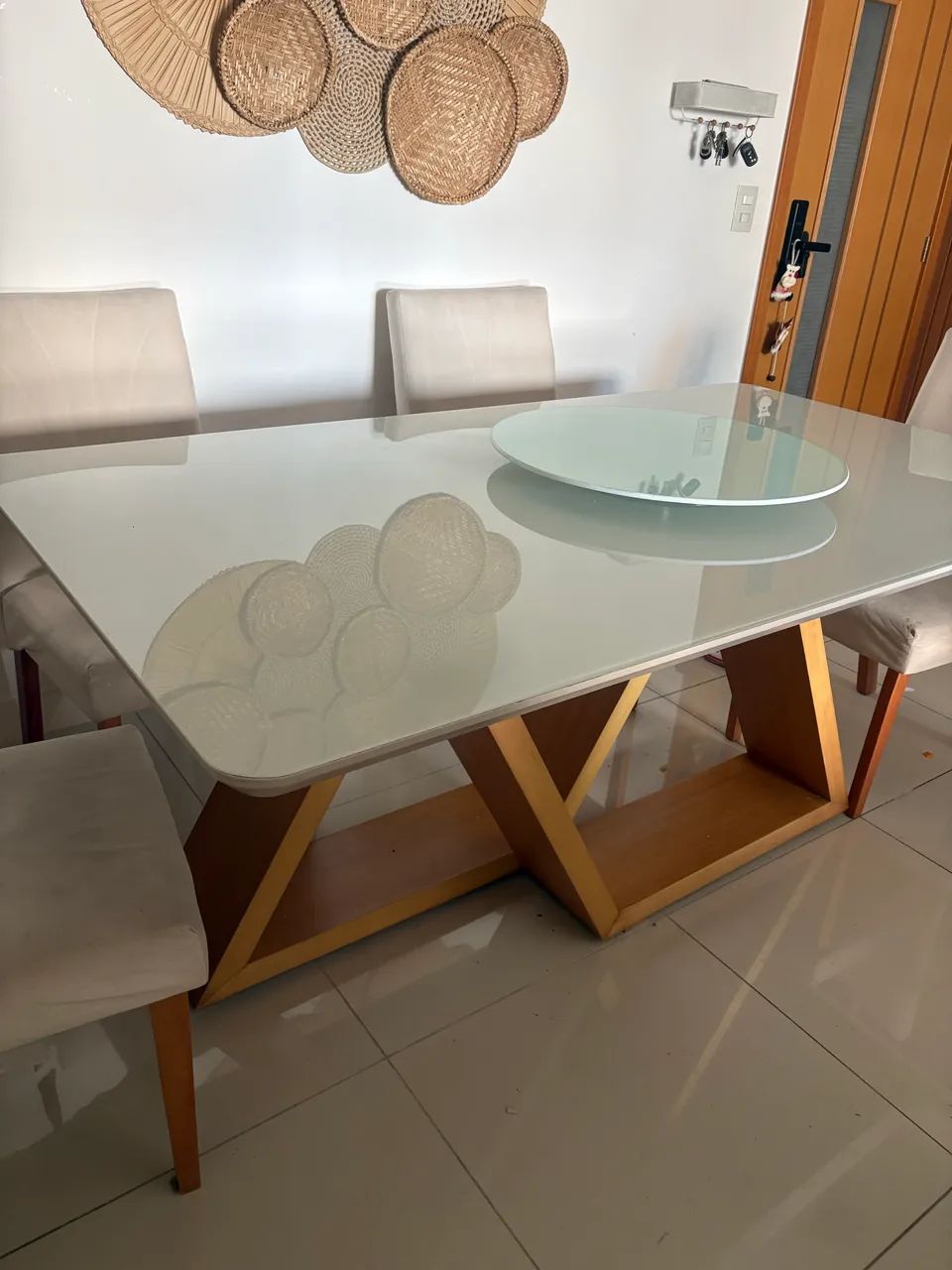 Mesa moderna para sala off white - 1,80x1,00m. Acompanha disco de vidro ...