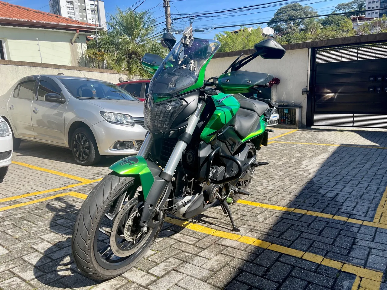 Motos BAJAJ DOMINAR 400 no Brasil