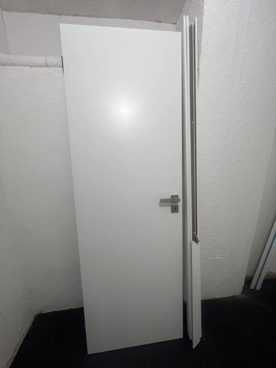 "alisar de porta" no Brasil