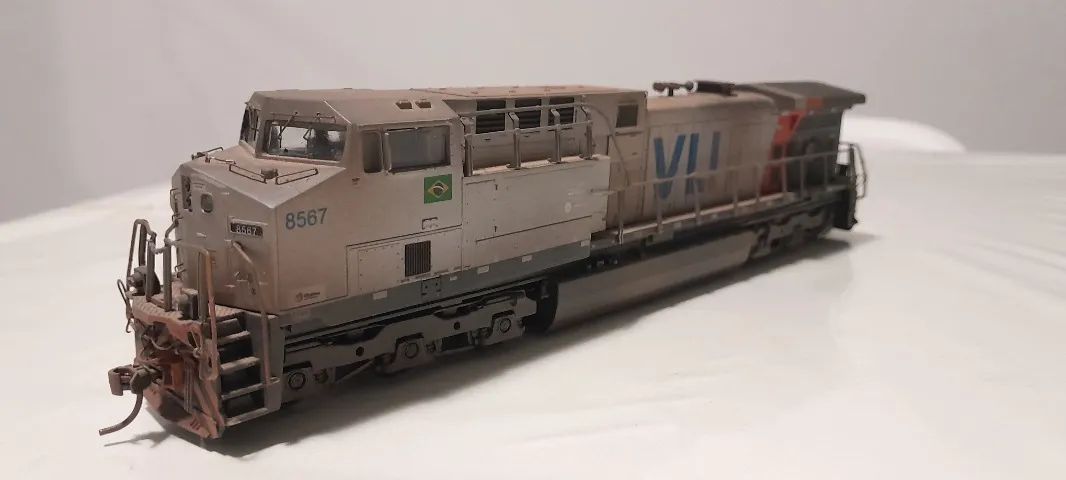 Locomotiva AC44i VLI Frateschi Customizada e com engate Kadee - Hobbies ...