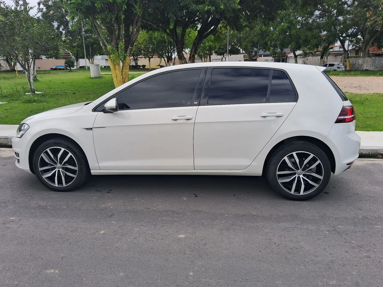 VOLKSWAGEN GOLF HIGHLINE 1.4 TSI TOTAL FLEX AUT. Usados e Novos