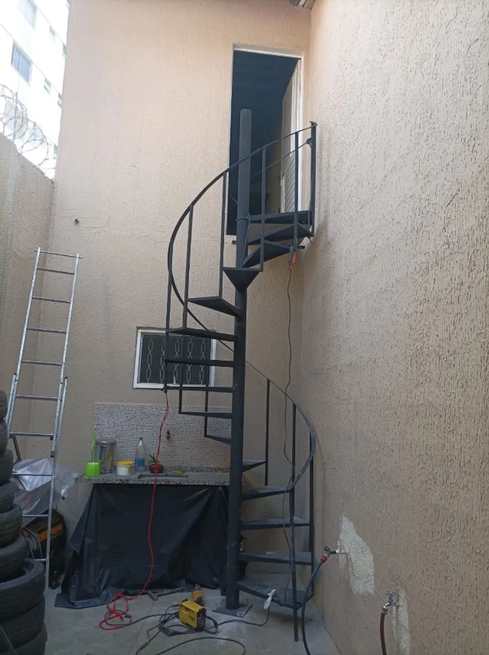 Escada aspiral - Portas e Janelas - Setor dos Funcionários, Goiânia ...