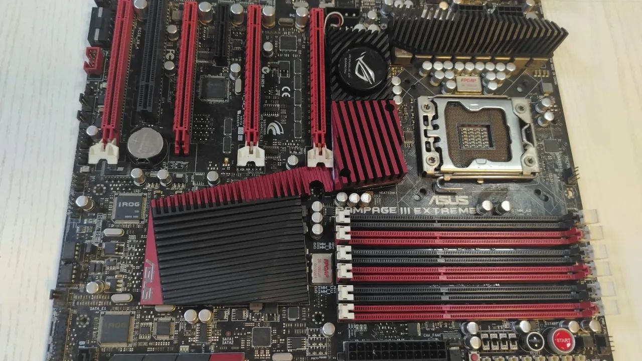 ASUS Rampage III Extreme - Placa-Mãe Gamer / Workstation - Semi Nova ...