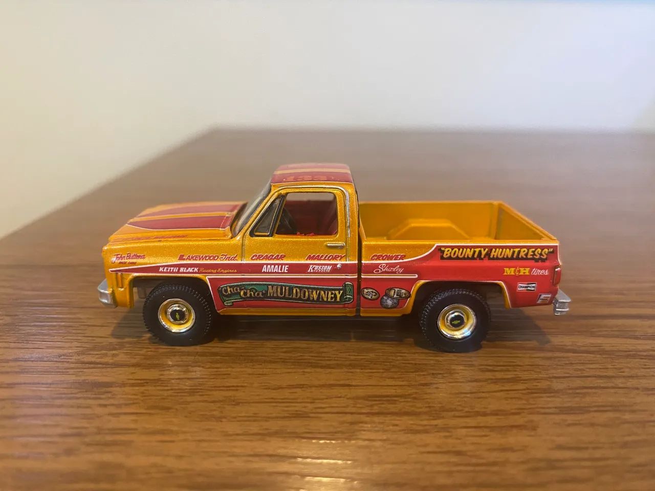Miniatura Auto World Chevrolet C10 1973 Racing Legend Bounty Huntress ...