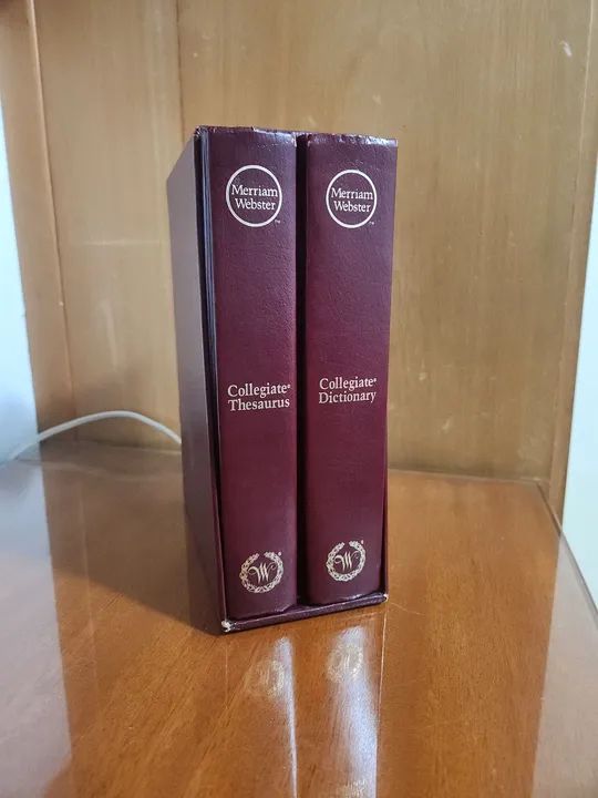 Merriam Webster's Collegiate dictionary - Livros e revistas - Vila ...