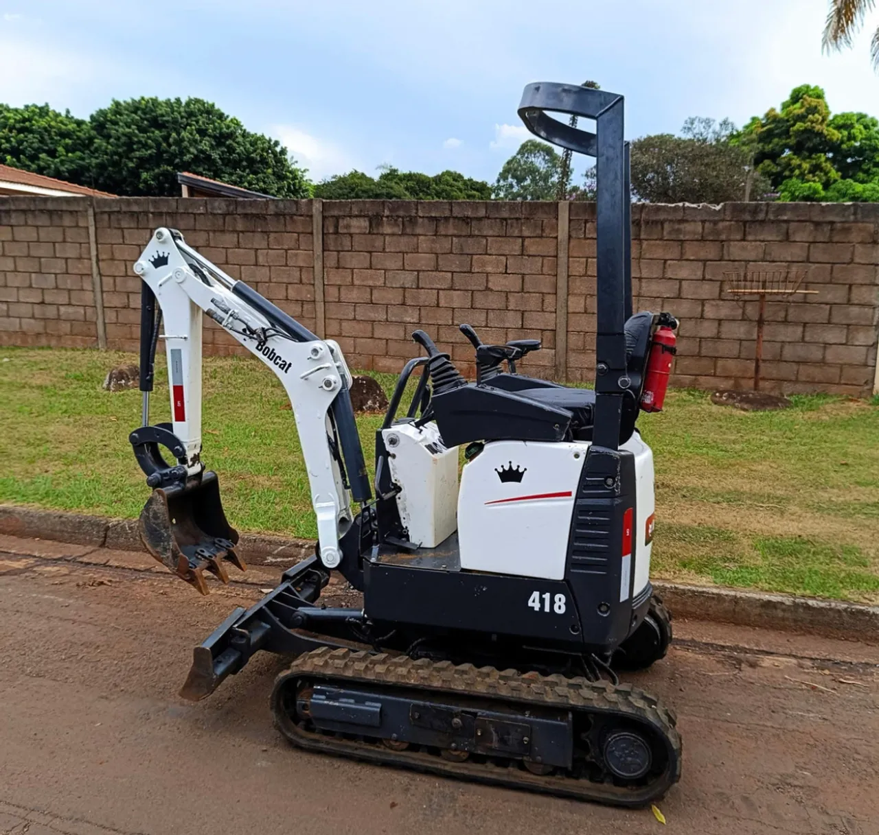 "mini bobcat" no Brasil