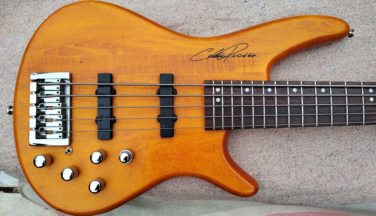 "contrabaixo" - Instrumentos musicais no Brasil