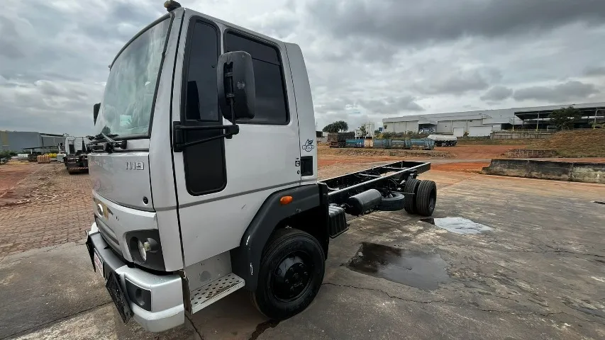 "caminhao vuc" - Caminhões no Brasil