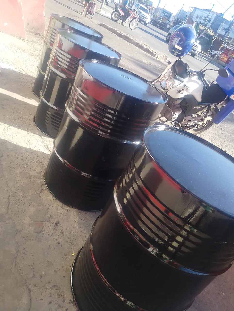 "tonel de 200 litros" no Brasil