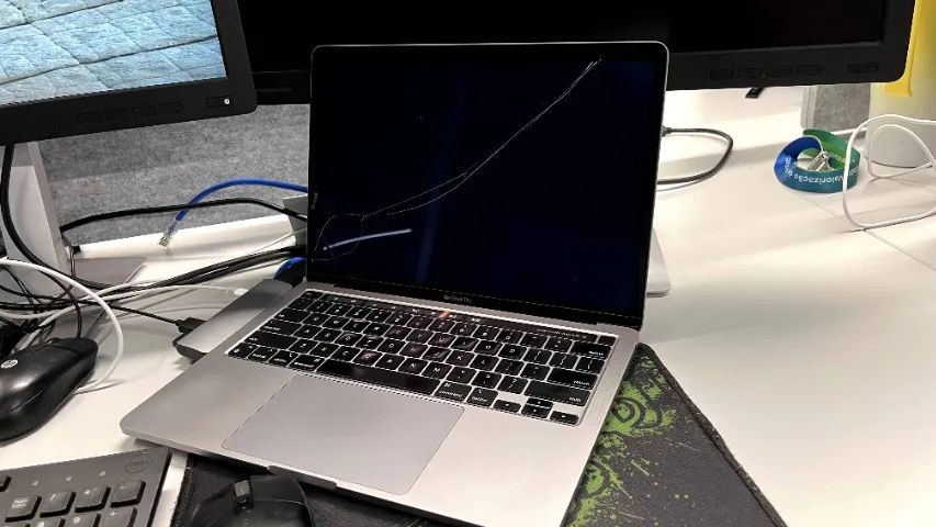 MacBook Pro M1 2020 - Funcional - Tela Trincada - Ótimo para Reparo ou ...