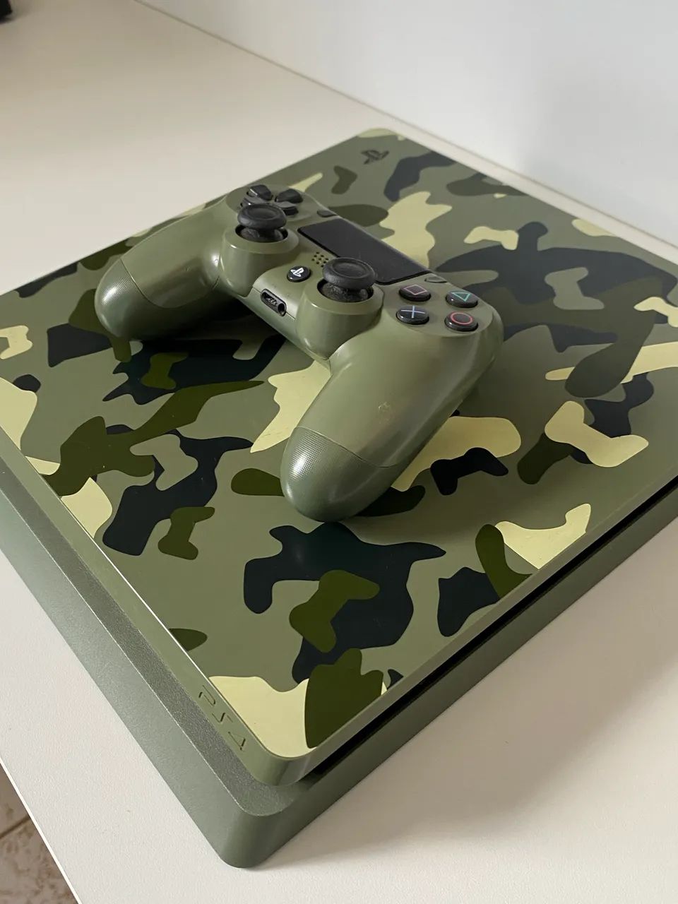 PS4 1TB Edição Limitada Call of Duty WWII - Consoles de Vídeo Game ...
