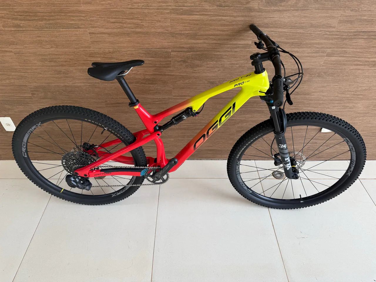 Bicicleta Oggi Cattura Com Rodas Mavic Crossmax - Ciclismo - Setor ...