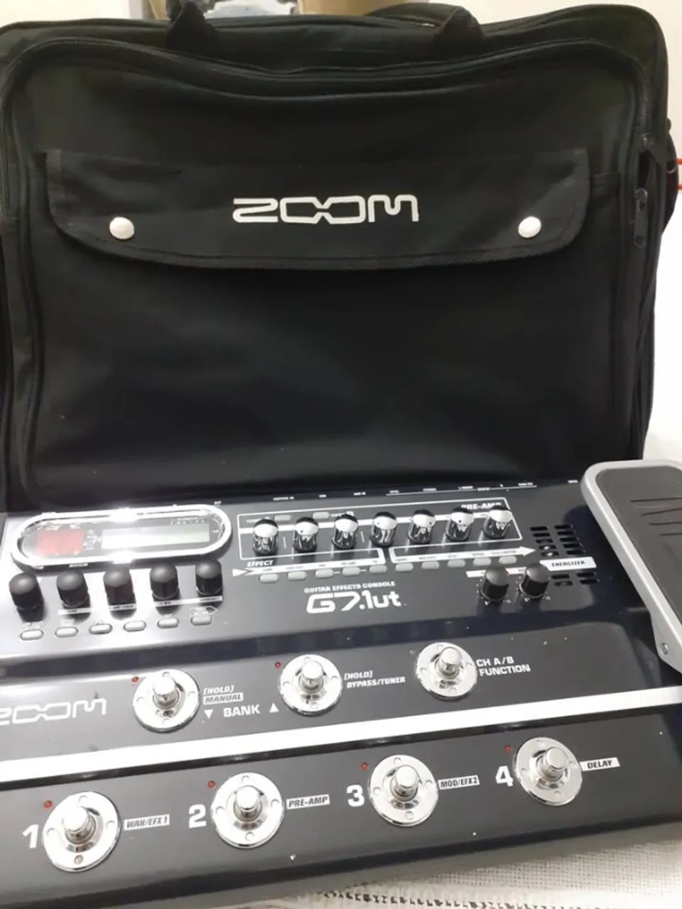 "pedaleira" - Instrumentos musicais no Brasil