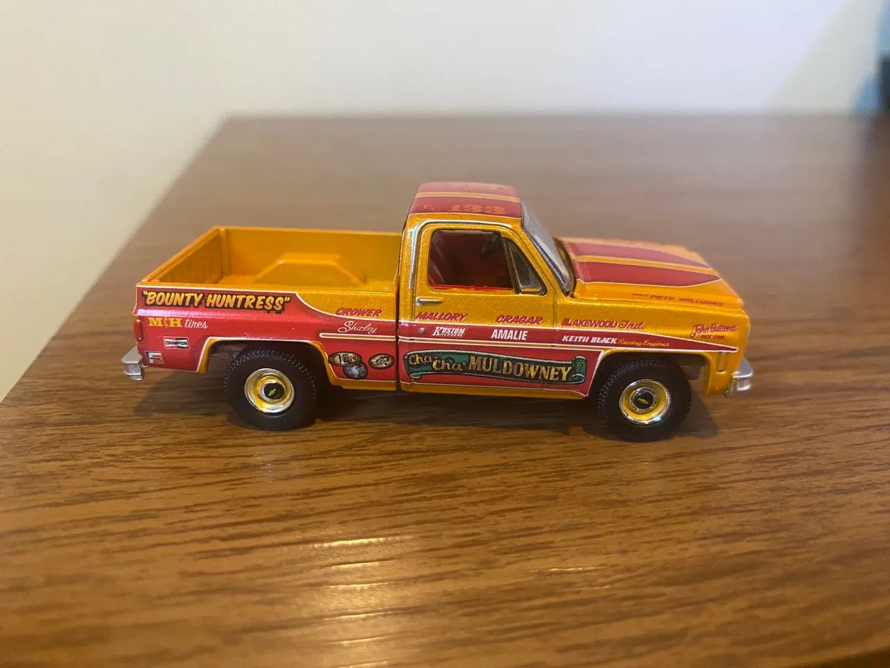 Miniatura Auto World Chevrolet C10 1973 Racing Legend Bounty Huntress ...