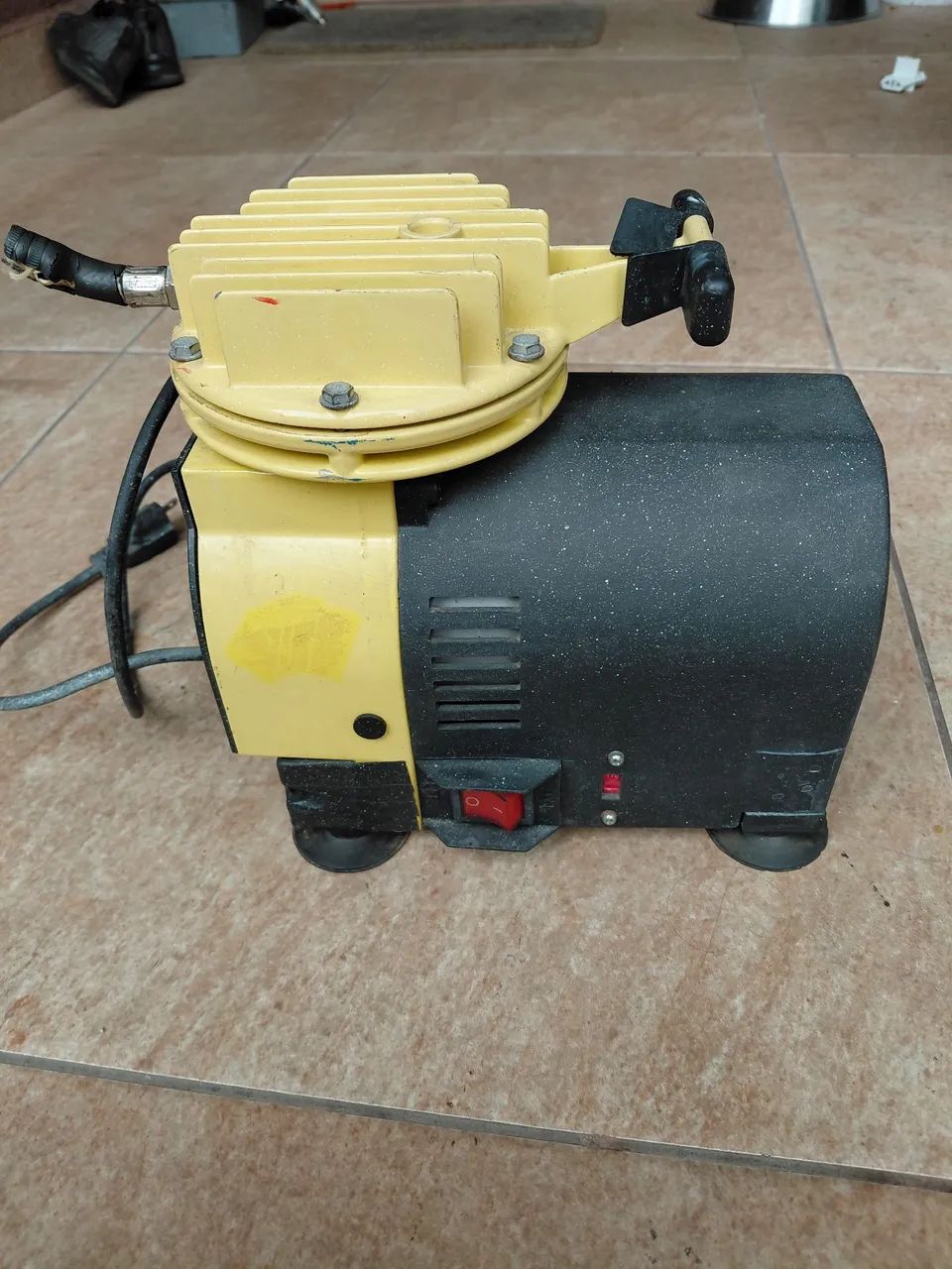 Mini Compressor de ar direto Aerografia Bivolt c/ Filtro e Regulador ...