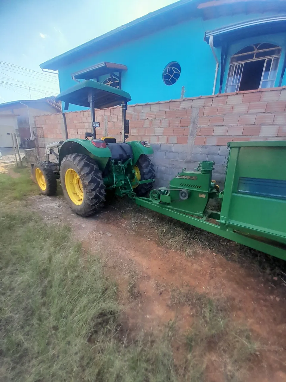 "trator pequeno" - Tratores e máquinas agrícolas no Brasil
