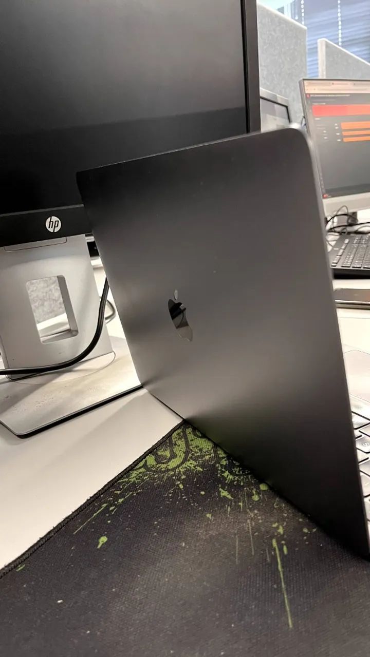 MacBook Pro M1 2020 - Funcional - Tela Trincada - Ótimo para Reparo ou ...