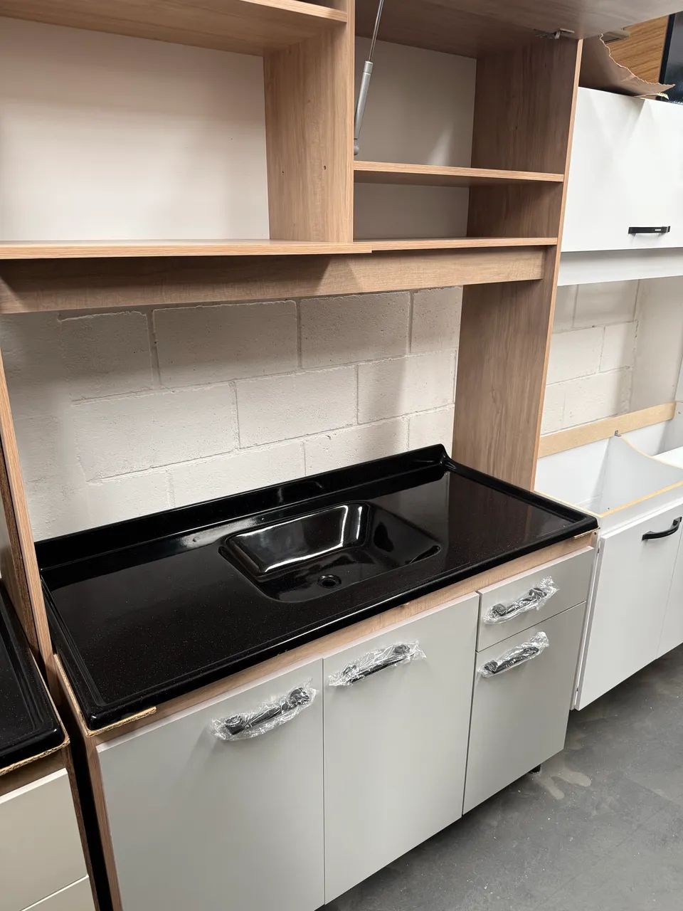 Balcão de cozinha compacta com tampo - entrego - Armários e Guarda ...