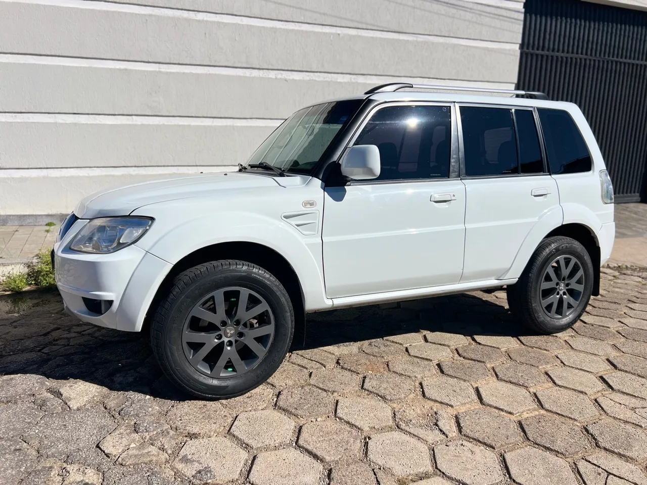 Mitsubishi Pajero TR4 2.0 FLEX 16V 4X2 MEC. Usados e Novos