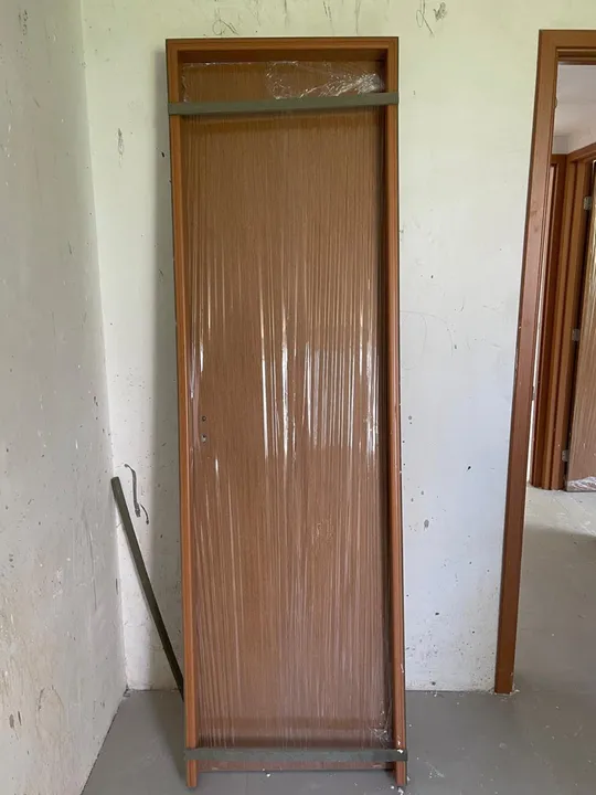 "alisar de porta" no Brasil