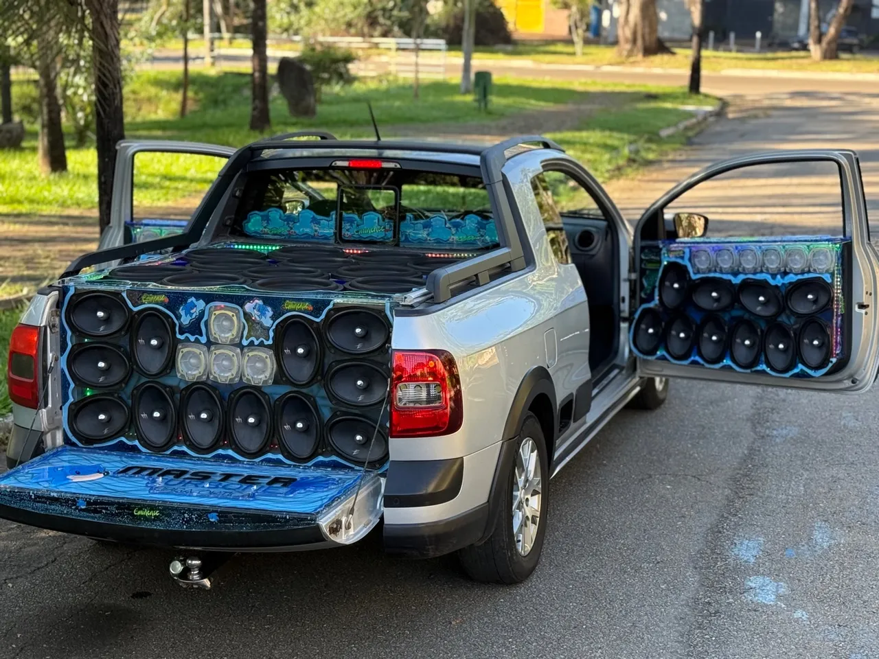 VOLKSWAGEN SAVEIRO 2015 Usados e Novos