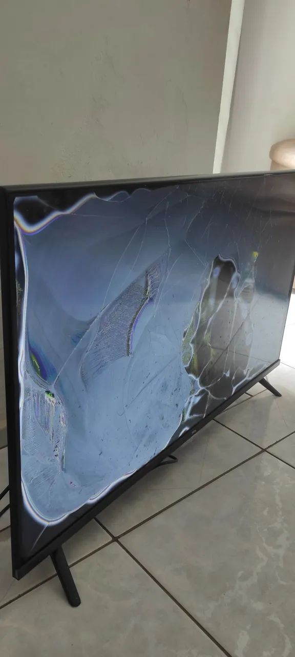 TV TCL modelo 40s615 display trincada - TVs - Parque América, Itu ...