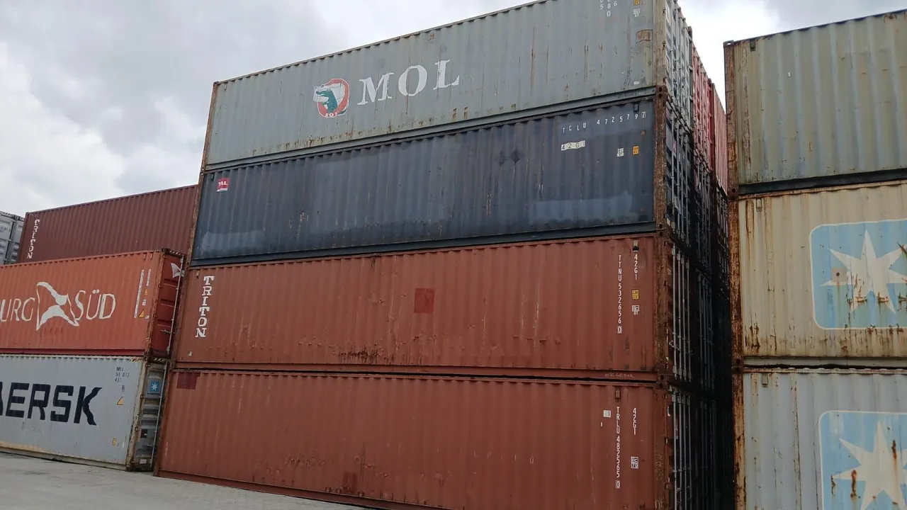 "container 12 metros" no Brasil